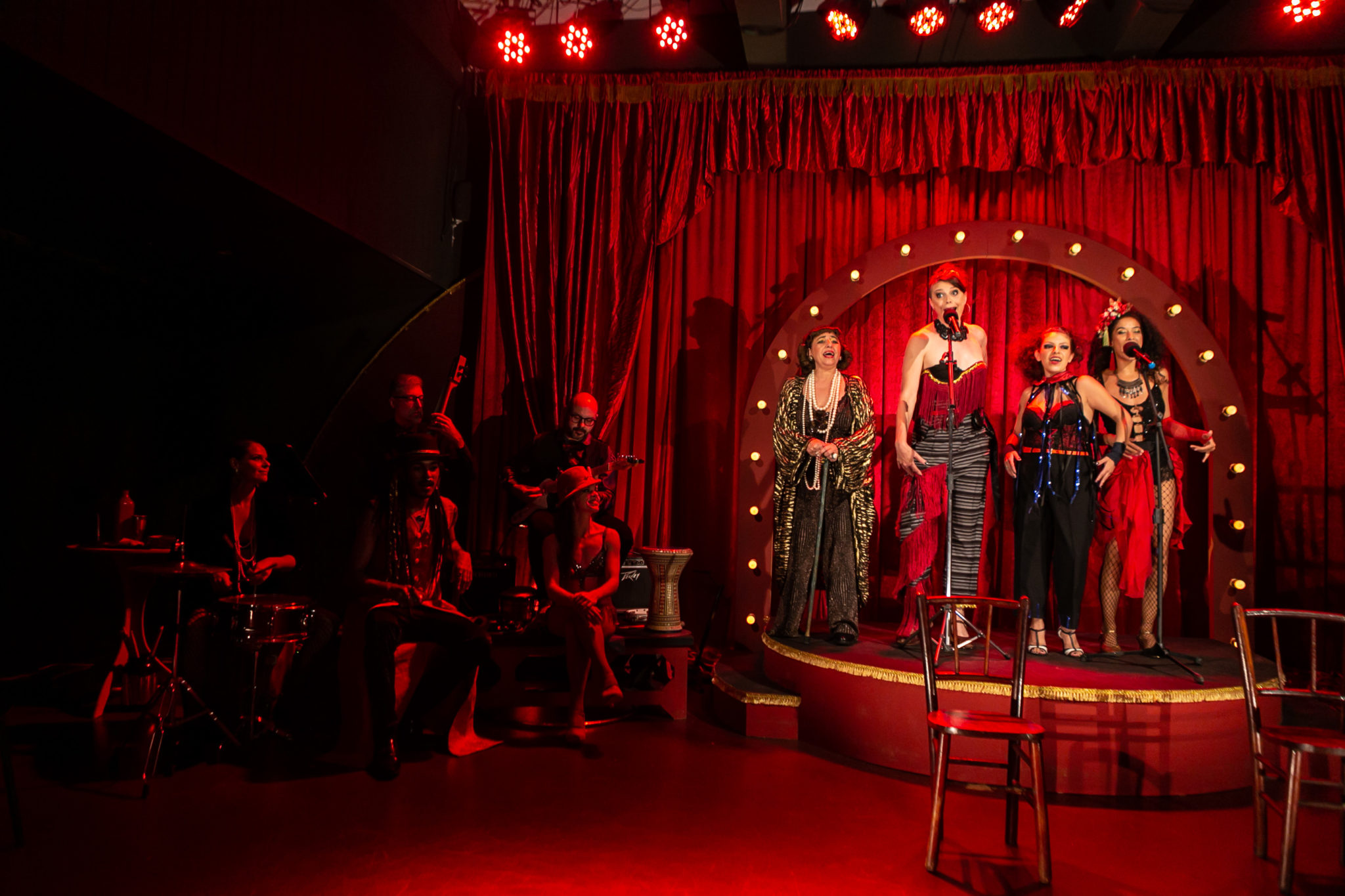 CABARÉ DA MULHER BRABA – Cia RÚSTICA