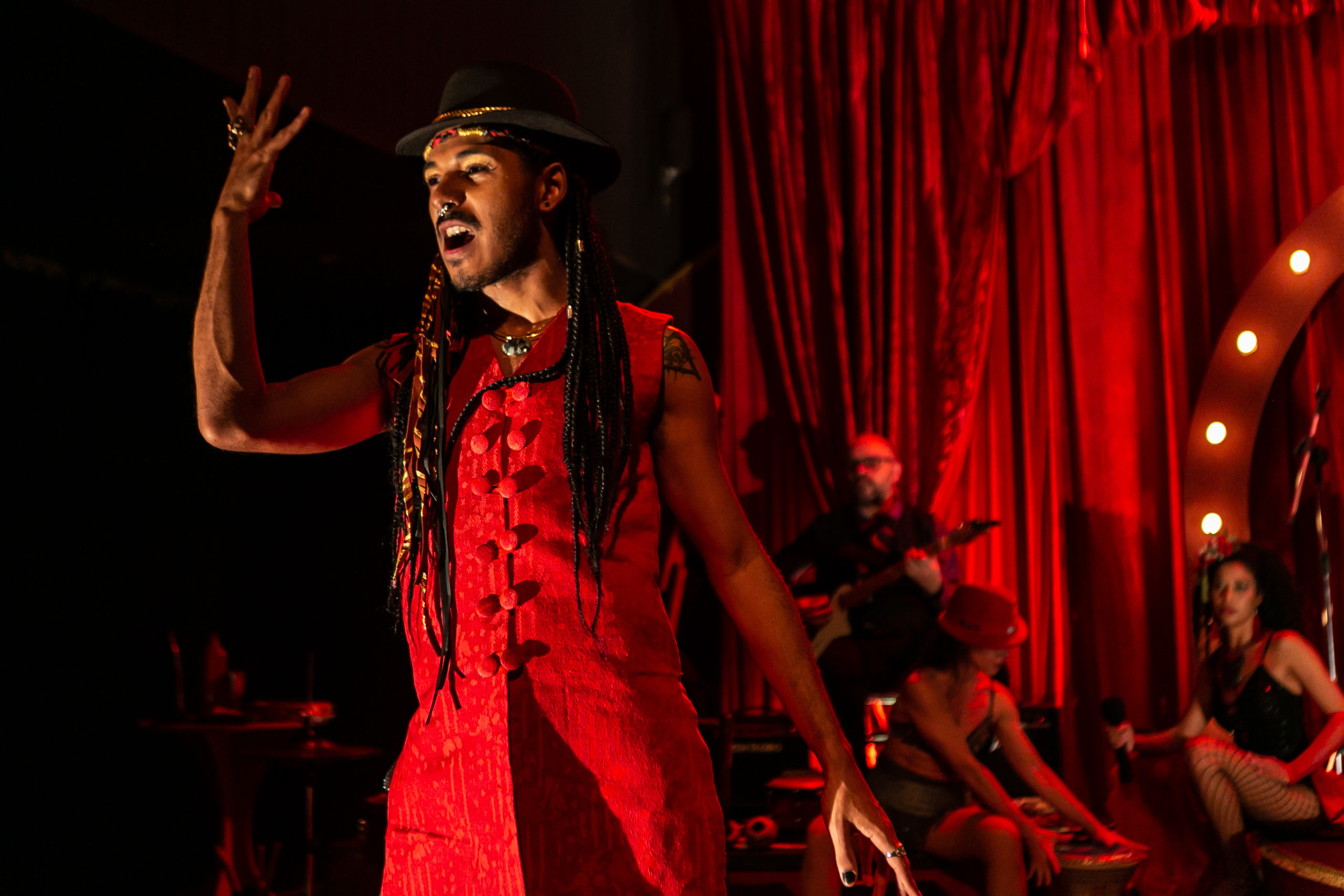 CABARÉ DA MULHER BRABA – Cia RÚSTICA